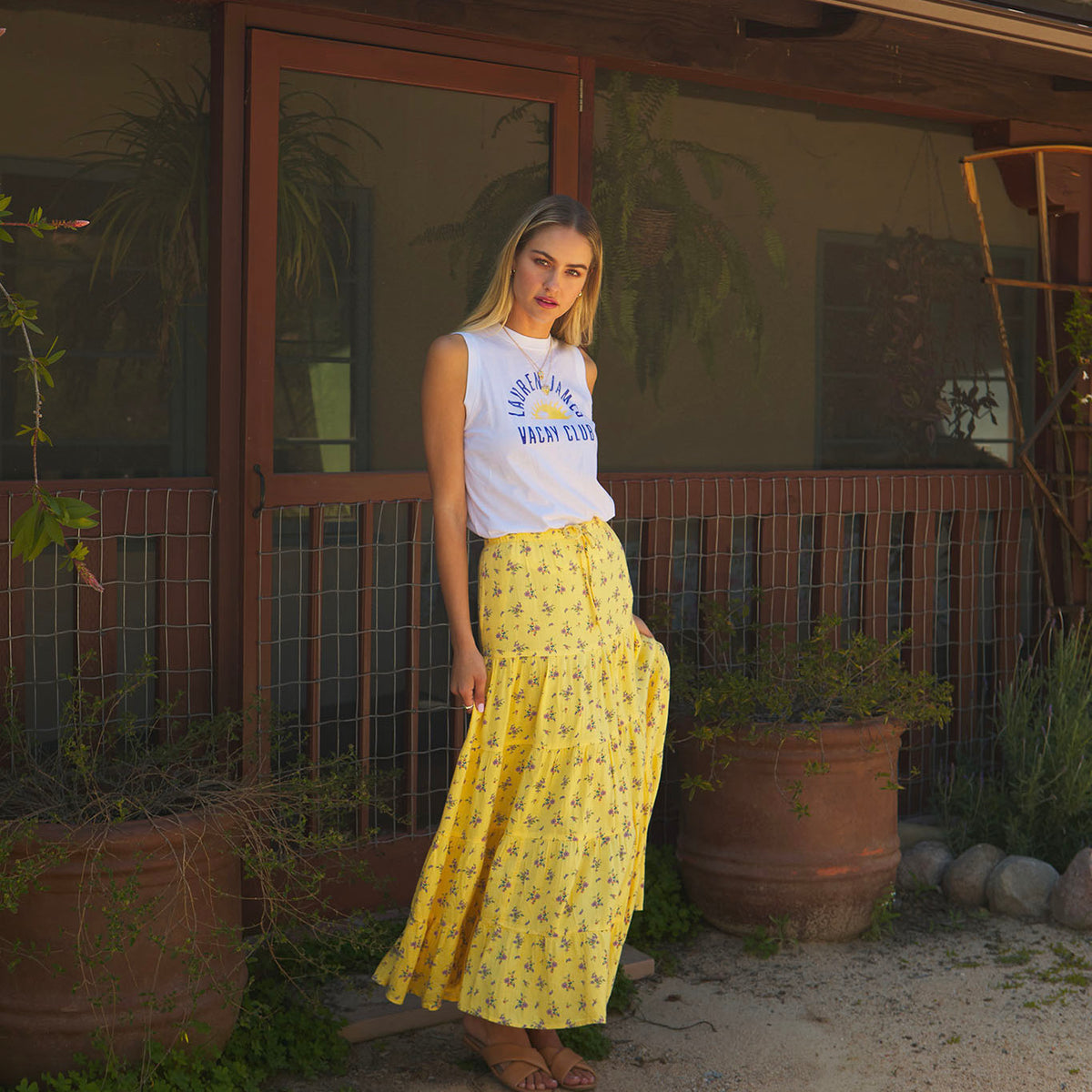 Vacay Club Muscle Tank - White – Lauren James